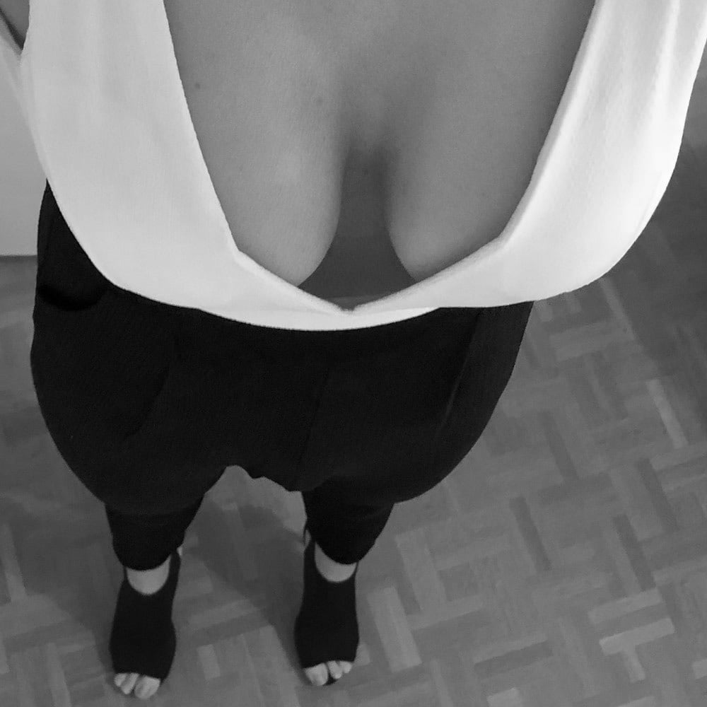 Black And White Jumpsuit Huge Cleavage 4 Pics Xhamster 8051