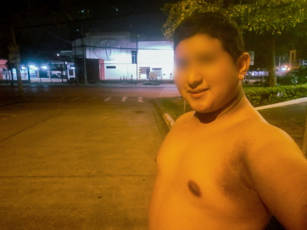 Foticos Nocturnas En La Calle Sin Camiseta 01 16 Pics Xhamster