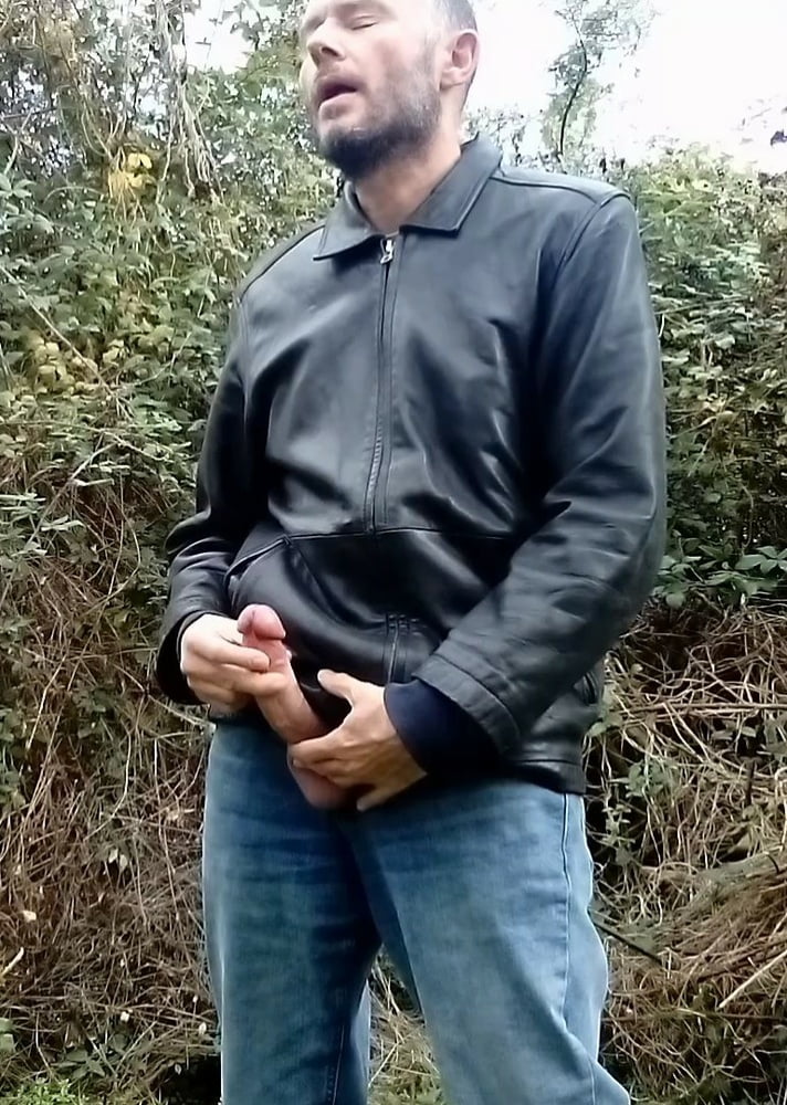 Outdoor Public Cruising Wank And Cum Show Rockard Daddy 11 Pics